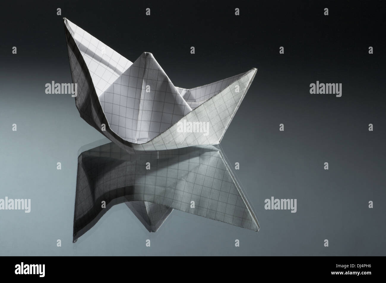 Papership hi-res stock photography and images - Alamy