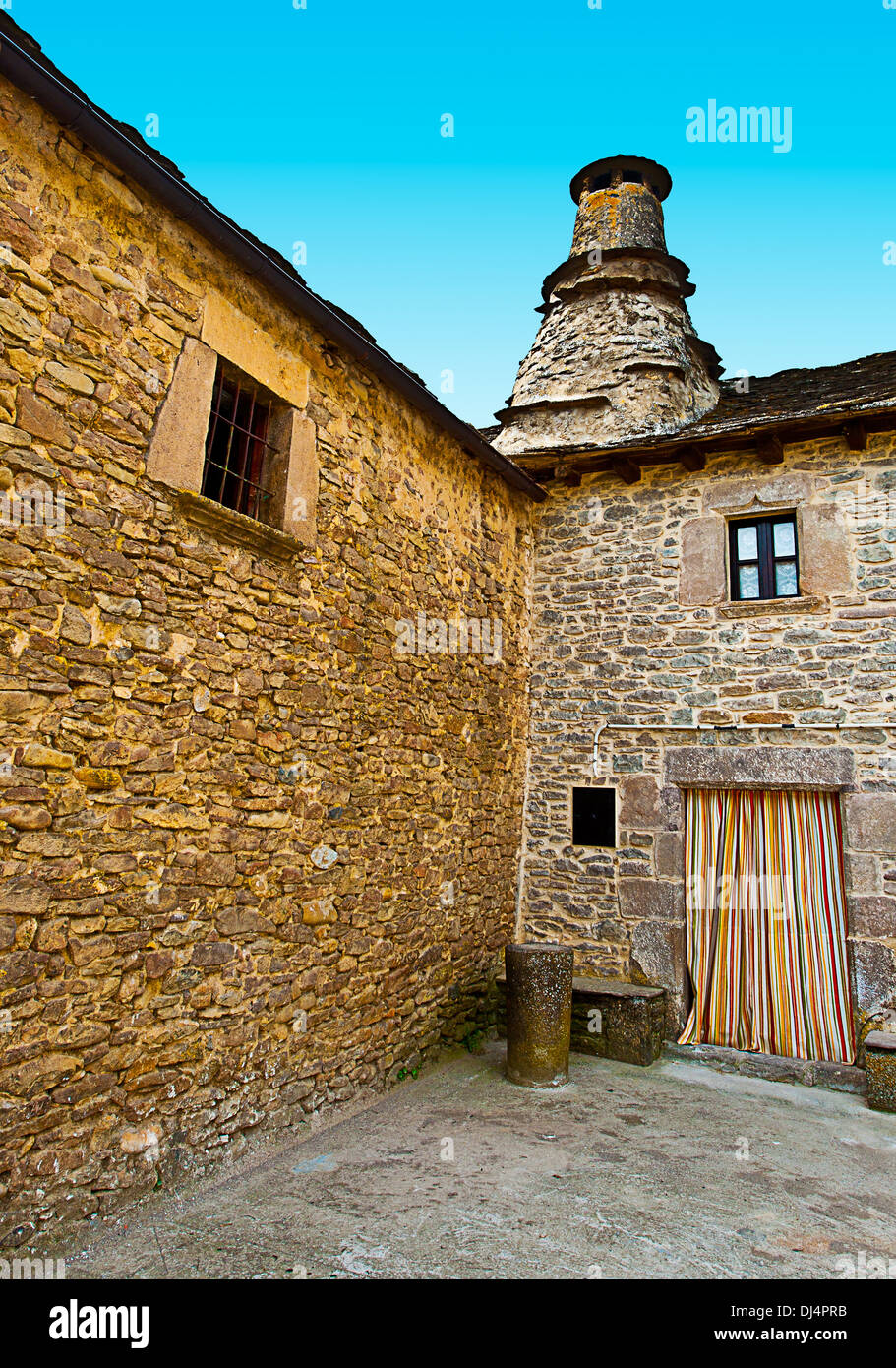 Southern spanish courtyard hi-res stock photography and images - Alamy