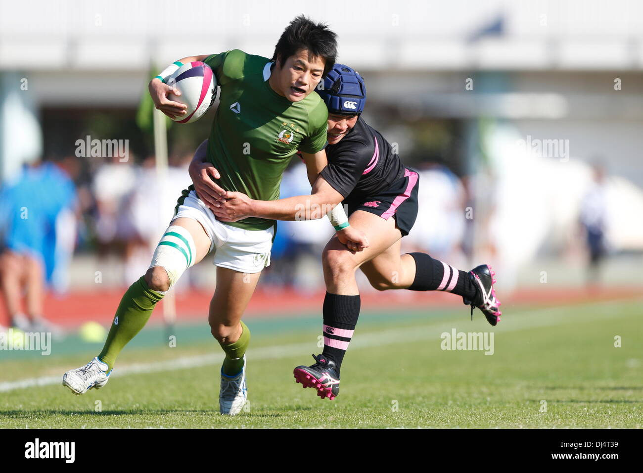 Edogawa athletics stadium, Tokyo, Japan. 16th Nov, 2013. (L-R) Omichi ...