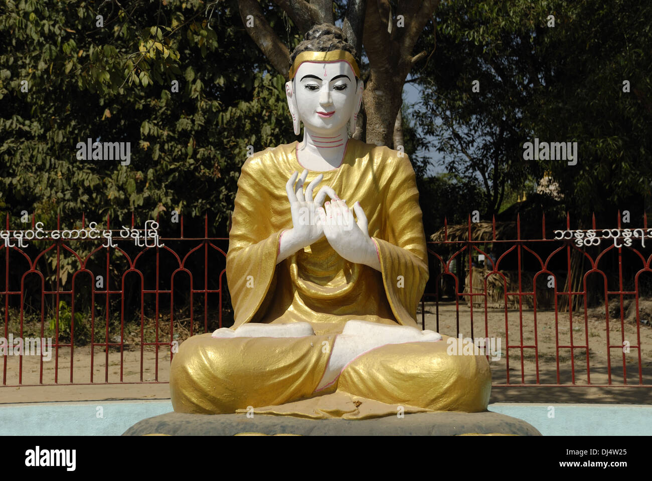 Statue buddhismus hi-res stock photography and images - Alamy