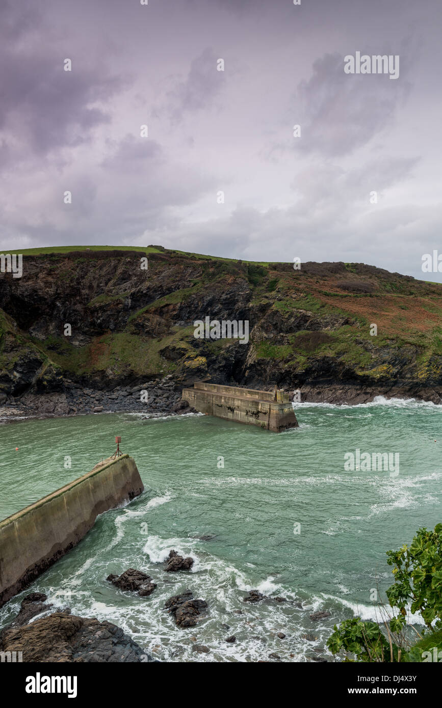 Sea defences, harbour of Port Isaac, Cornwall Stock Photo - Alamy