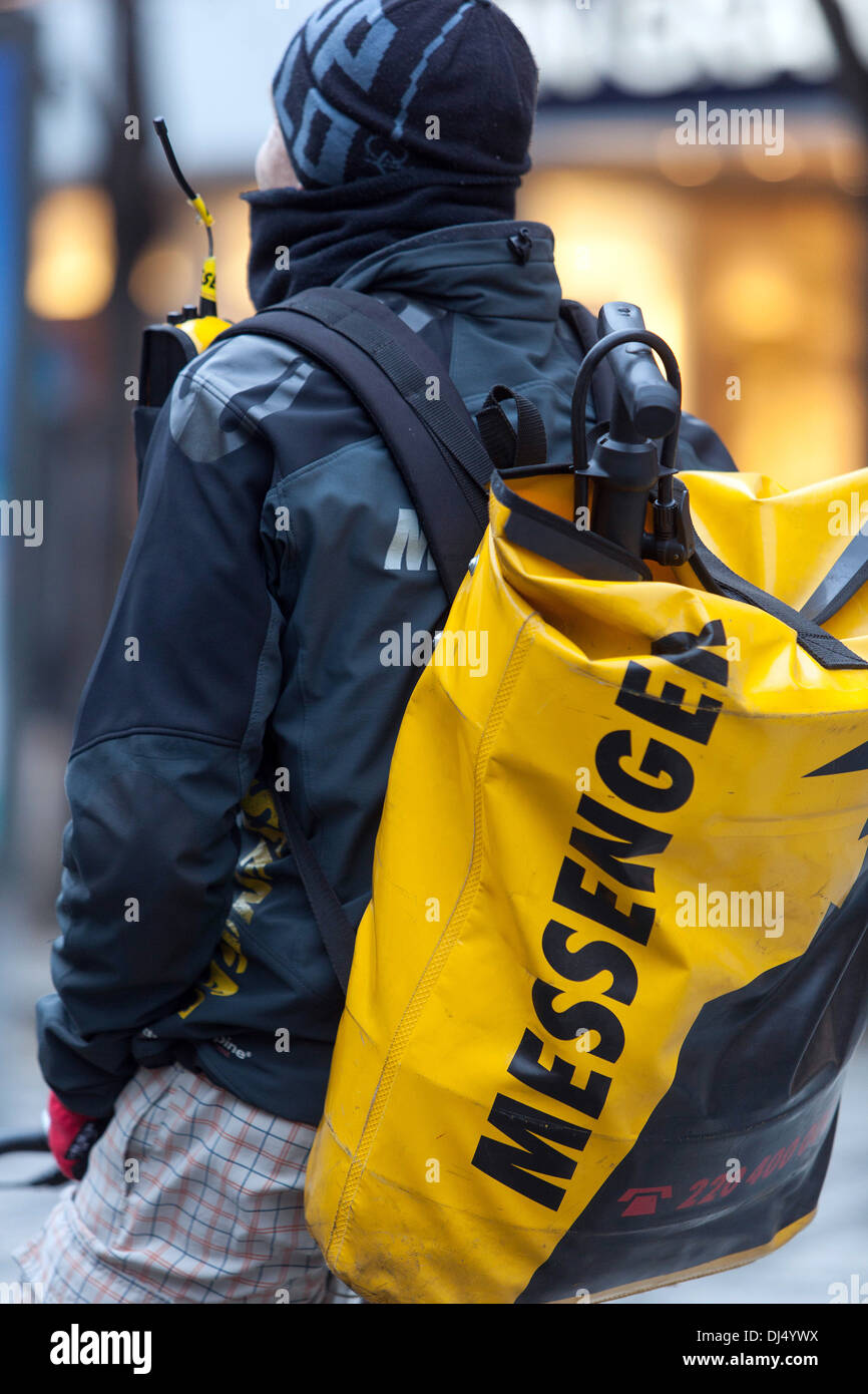 Delivery cycle hi-res stock photography and images - Alamy