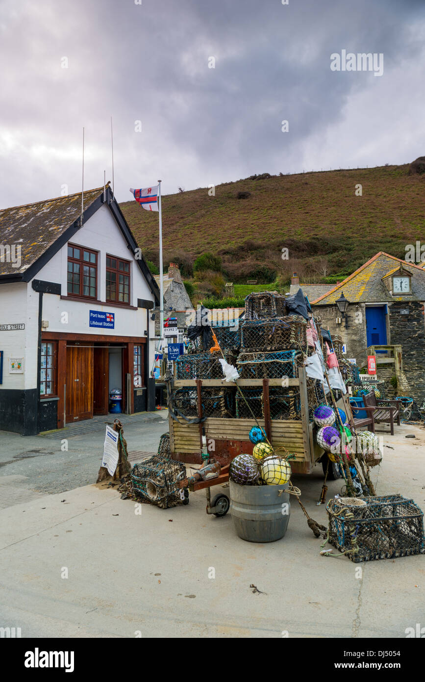 Port isaac rnli lifeboat station hi-res stock photography and images ...