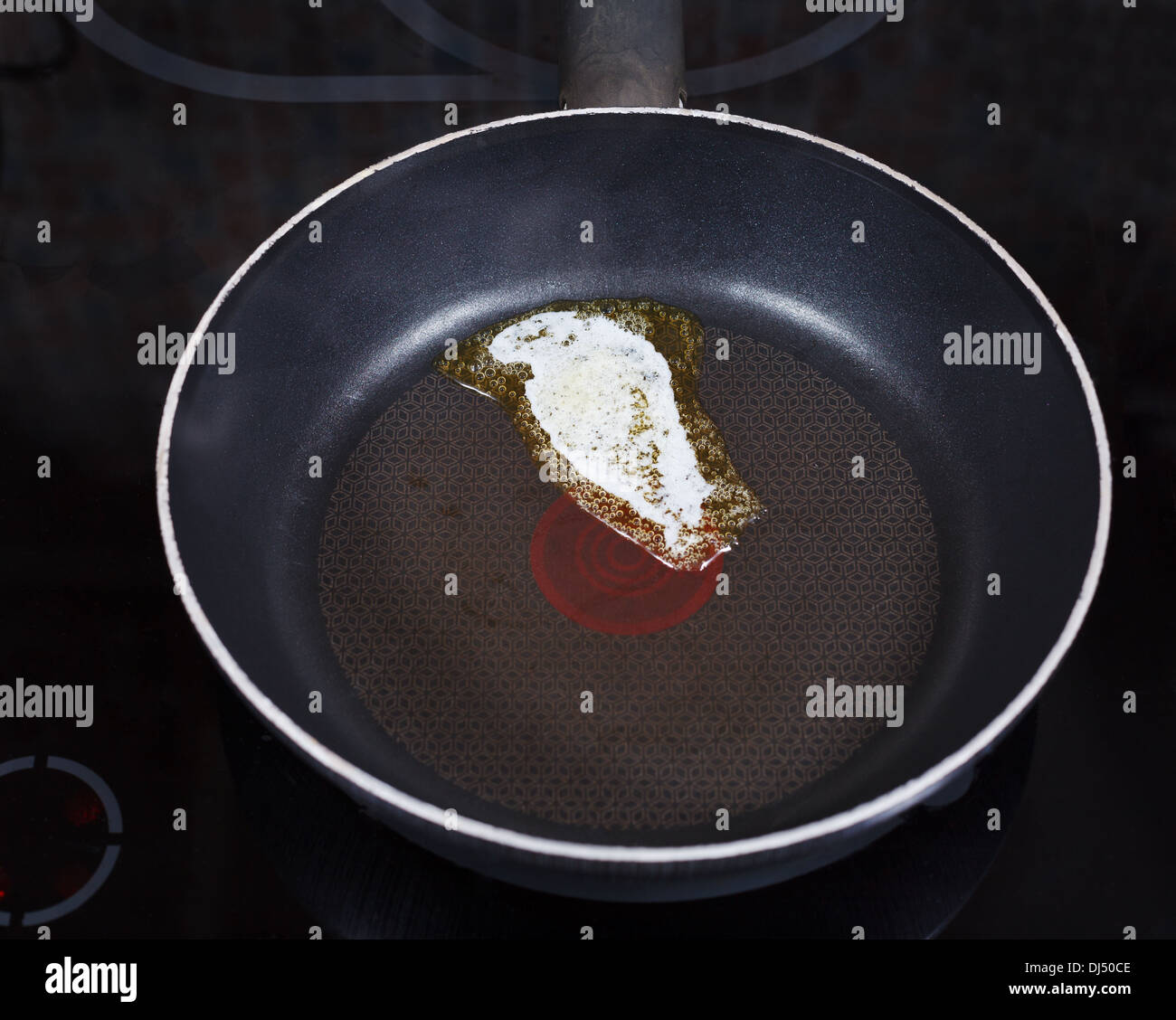 Hot frying pan hi-res stock photography and images - Alamy