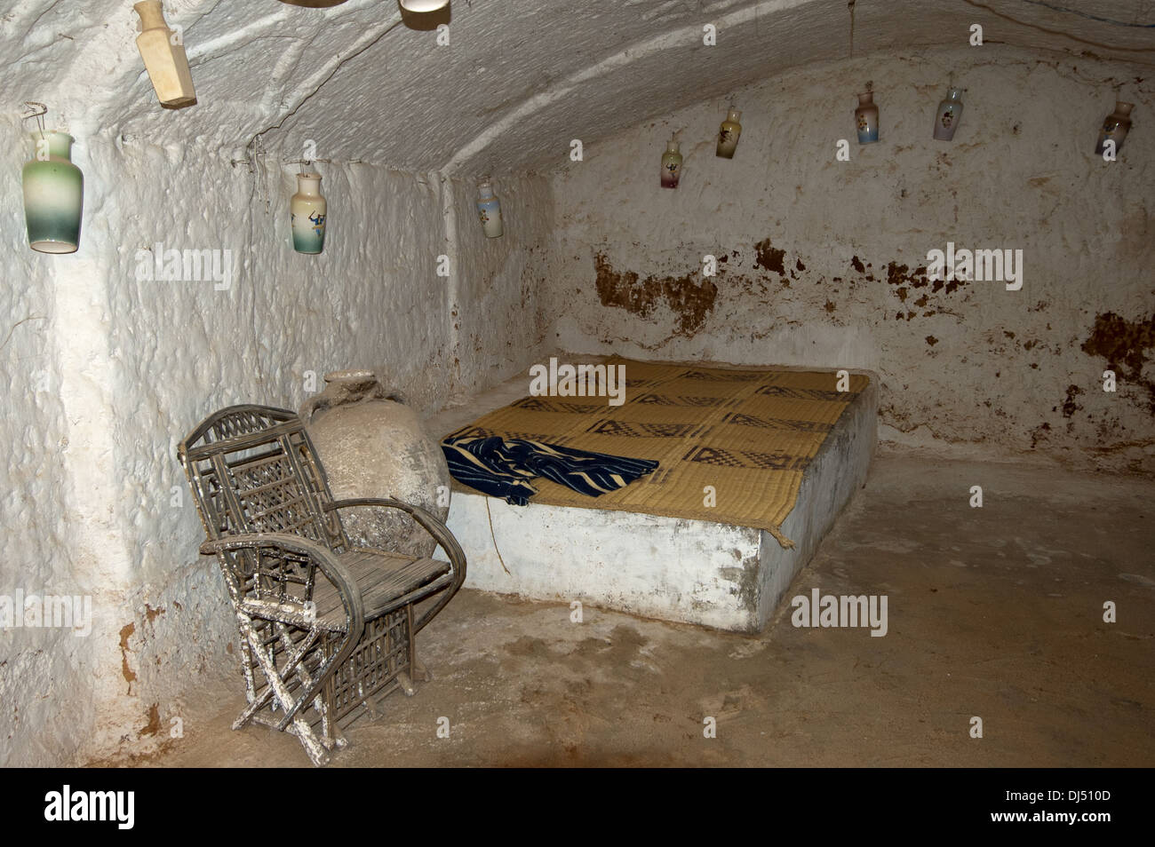 Cave dwelling in hi-res stock photography and images - Alamy