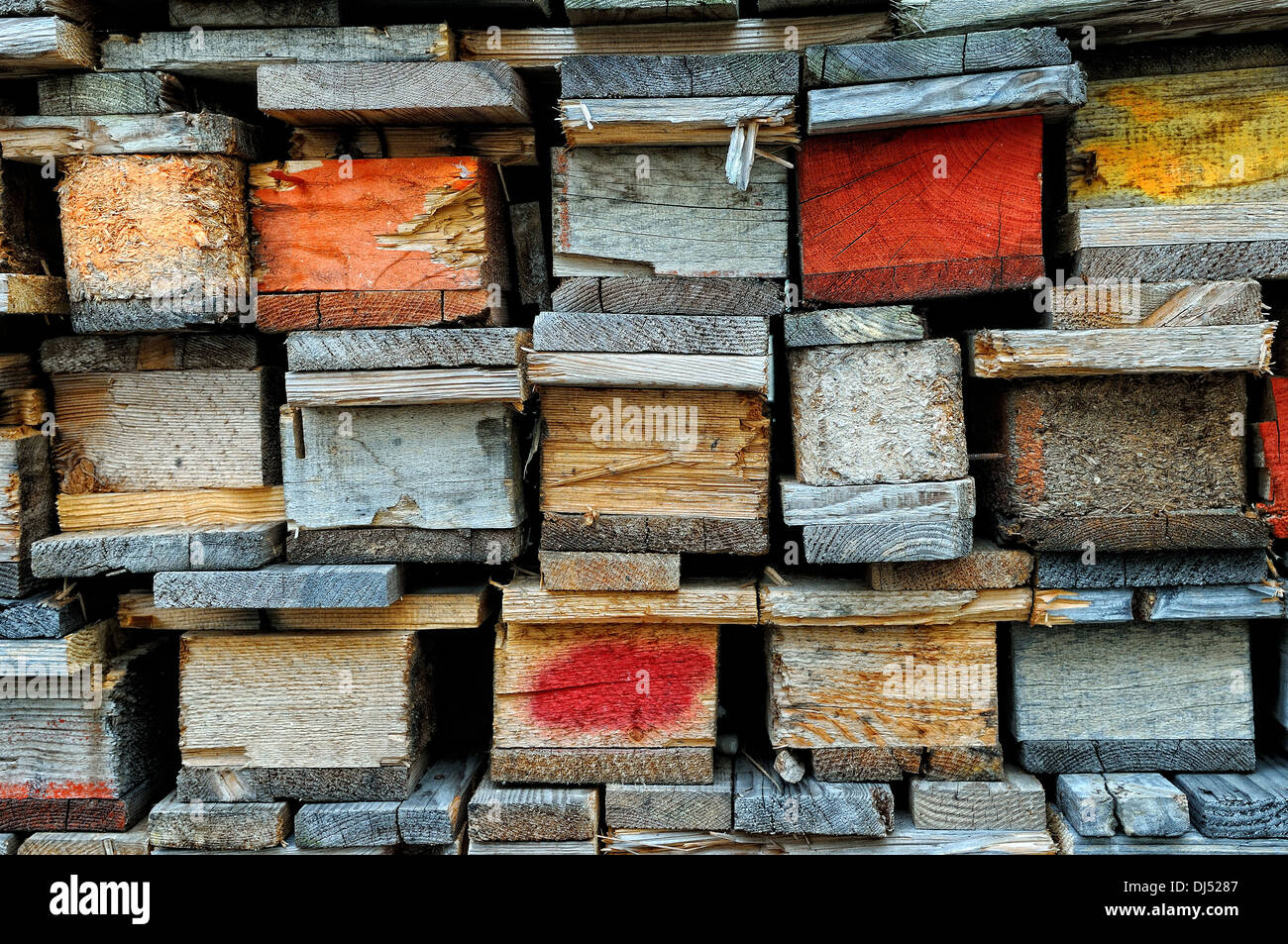 Broken pallets hi-res stock photography and images - Alamy