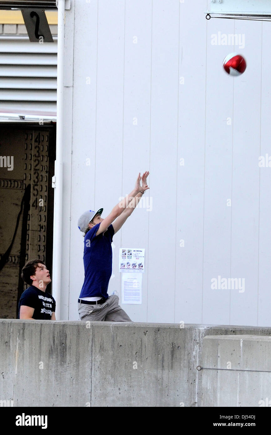 Niall Horan and Josh Devine One Direction at the backstage of the ...