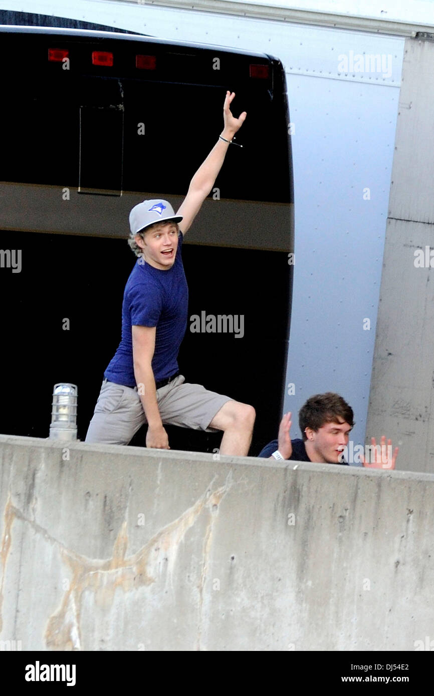 Niall Horan and Josh Devine One Direction at the backstage of the ...