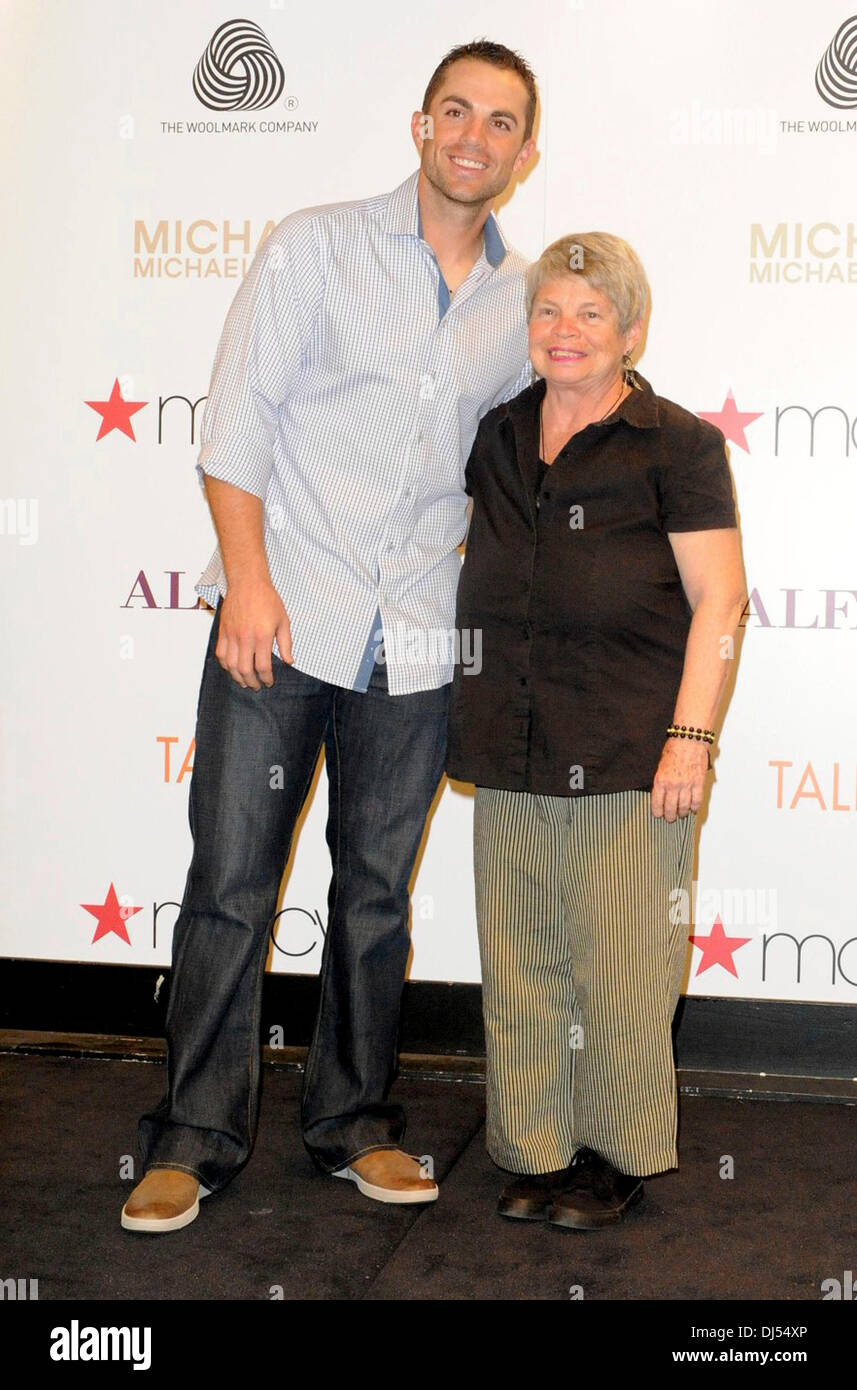 David Wright makes an appearance in the men's department at Macy's New ...