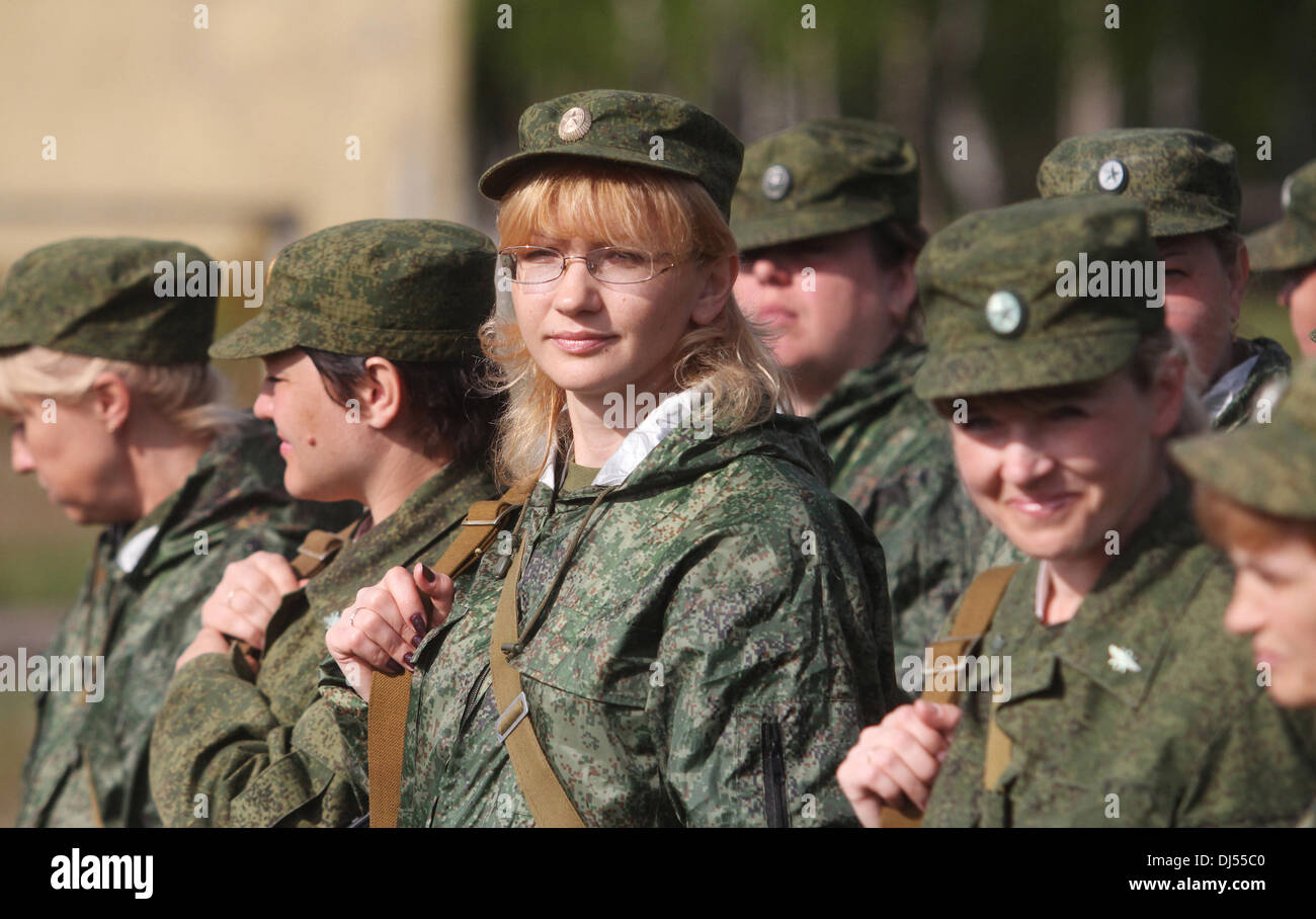 Female soldiers during a 'survival course' at the Russian Armed Forces ...