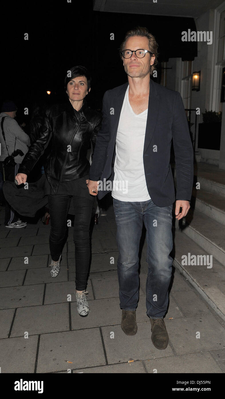 Guy Pearce and his wife Kate Mestitz visit 34 restaurant for a late ...