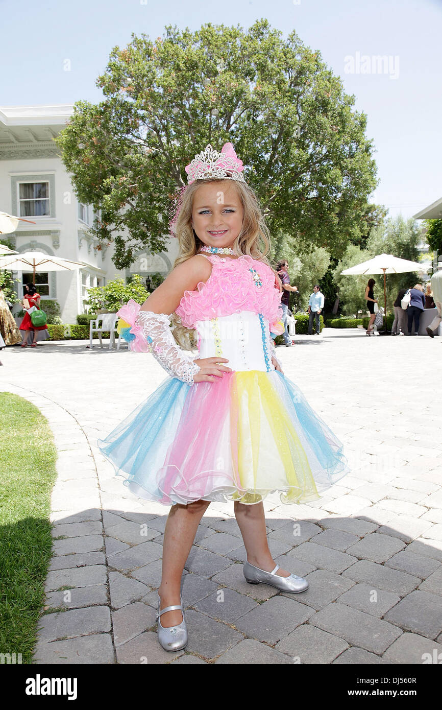 Isabella Barrett Debbie Durkin's Celebrity Music Hospitality Lounge ...