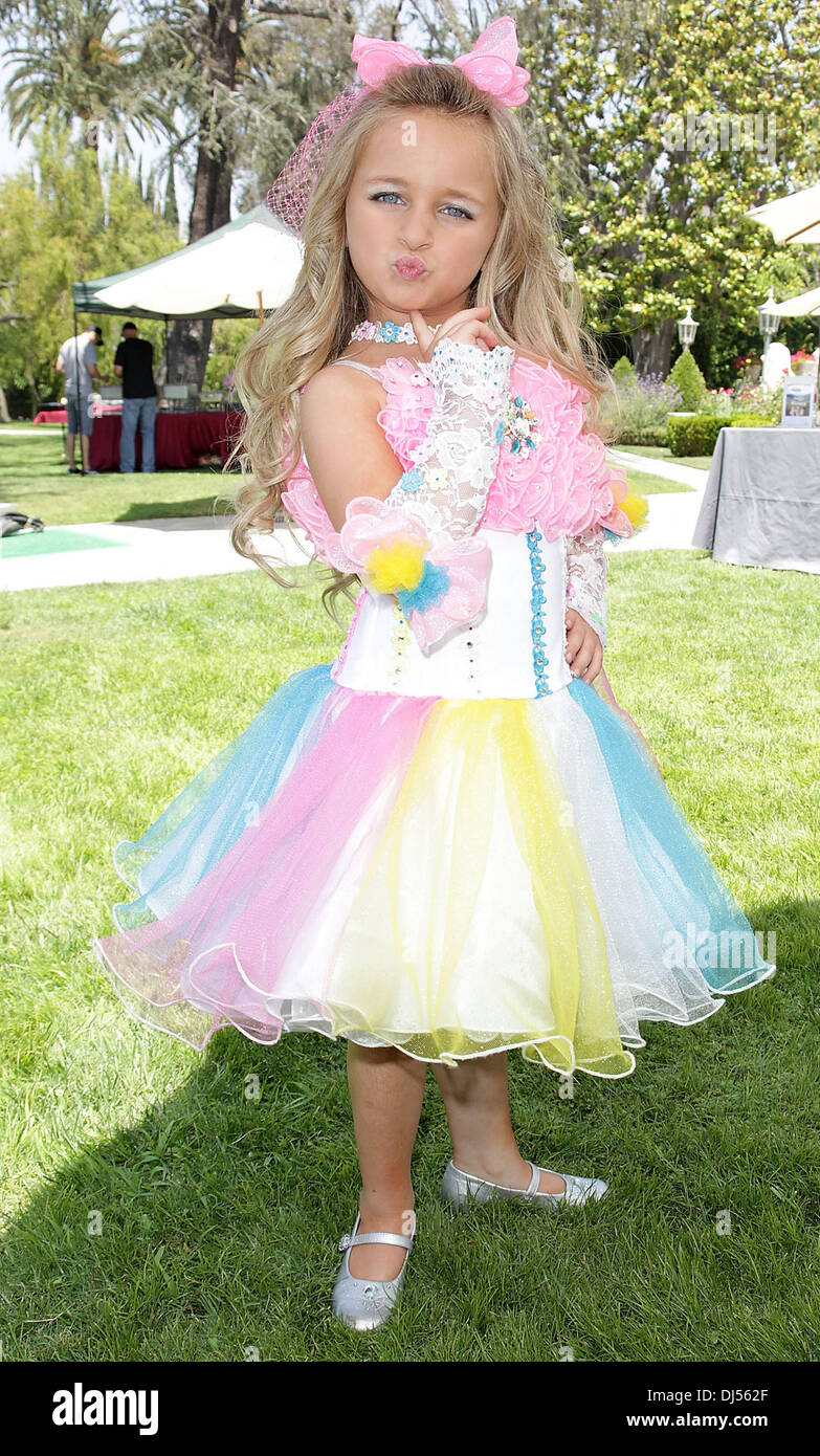 Isabella Barrett Debbie Durkin's Celebrity Music Hospitality Lounge ...