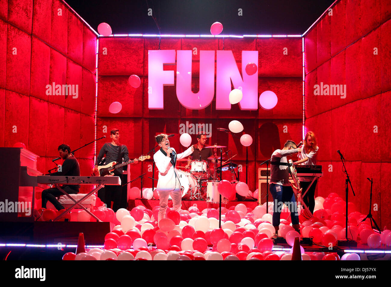 Jack antonoff fun hi-res stock photography and images - Alamy