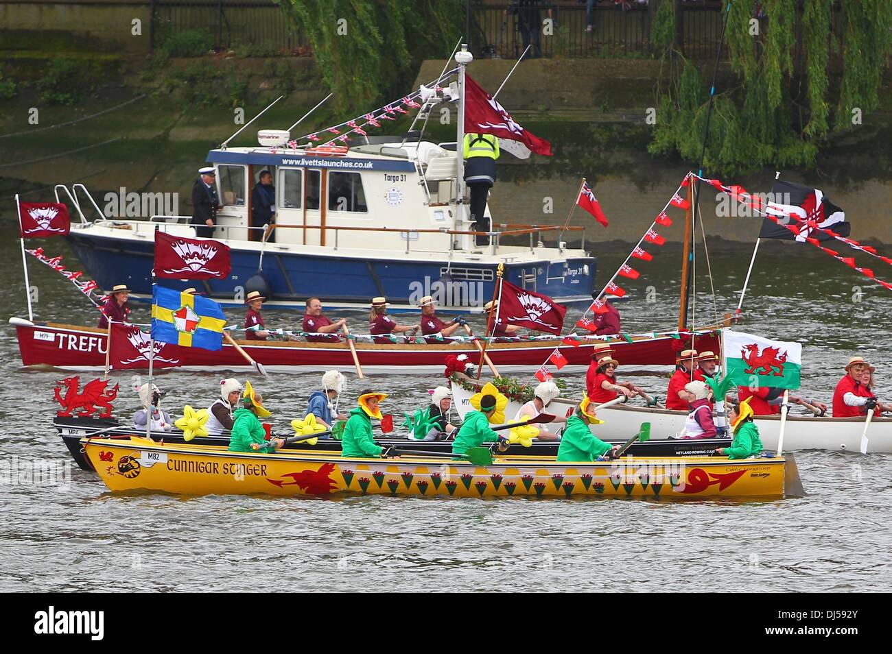 Atmosphere The Queen's Diamond Jubilee River Pageant Flotilla London ...