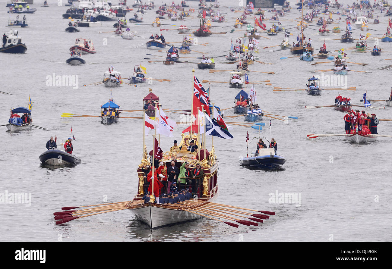 Diamond jubilee river pageant hi-res stock photography and images - Alamy