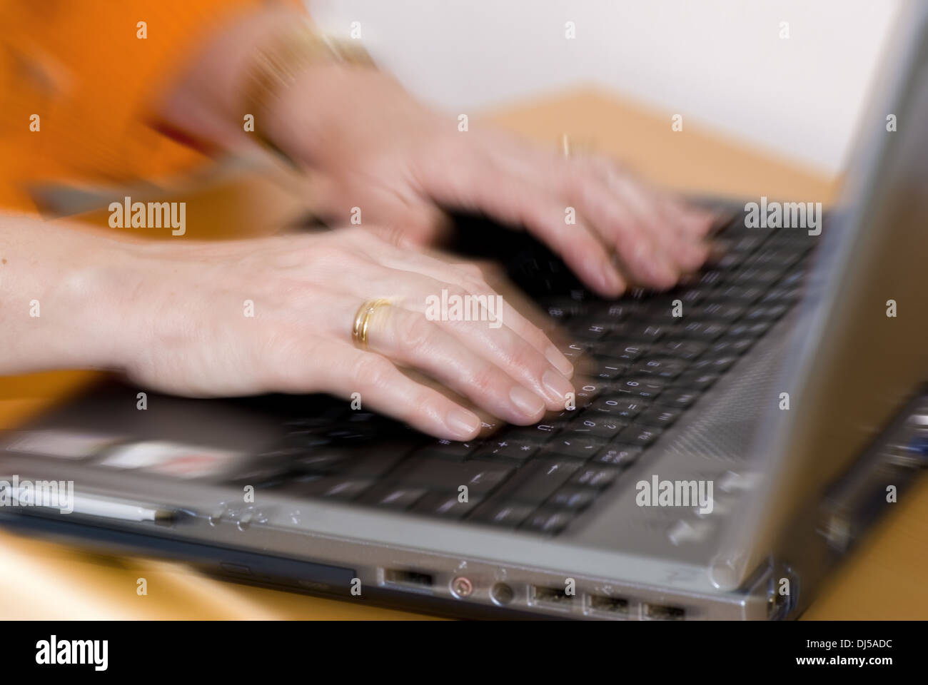 Email schreiben hi-res stock photography and images - Alamy