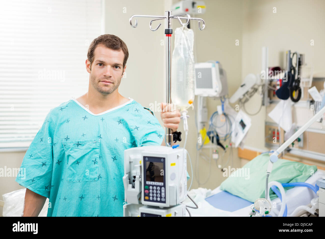 Iv drip stand hi-res stock photography and images - Alamy