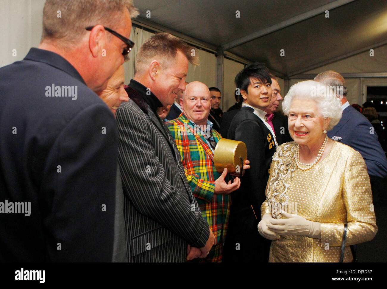 Madness and Queen Elizabeth II Backstage at the Diamond Jubilee concert ...