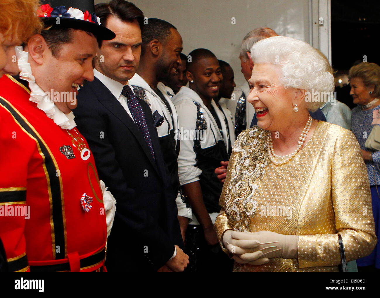 Peter Kay and Queen Elizabeth II Backstage at the Diamond Jubilee ...
