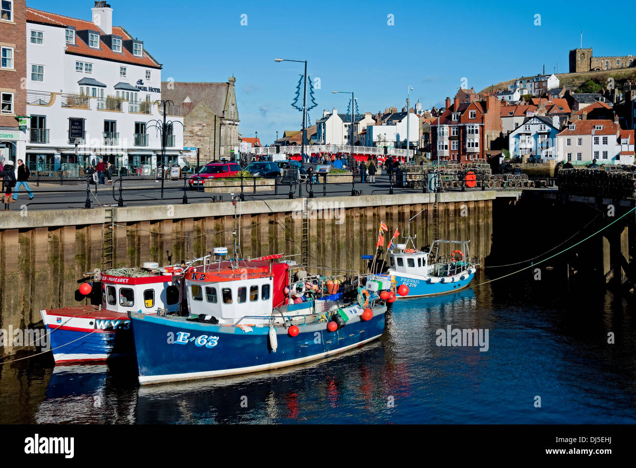Whitby harbour hi-res stock photography and images - Alamy