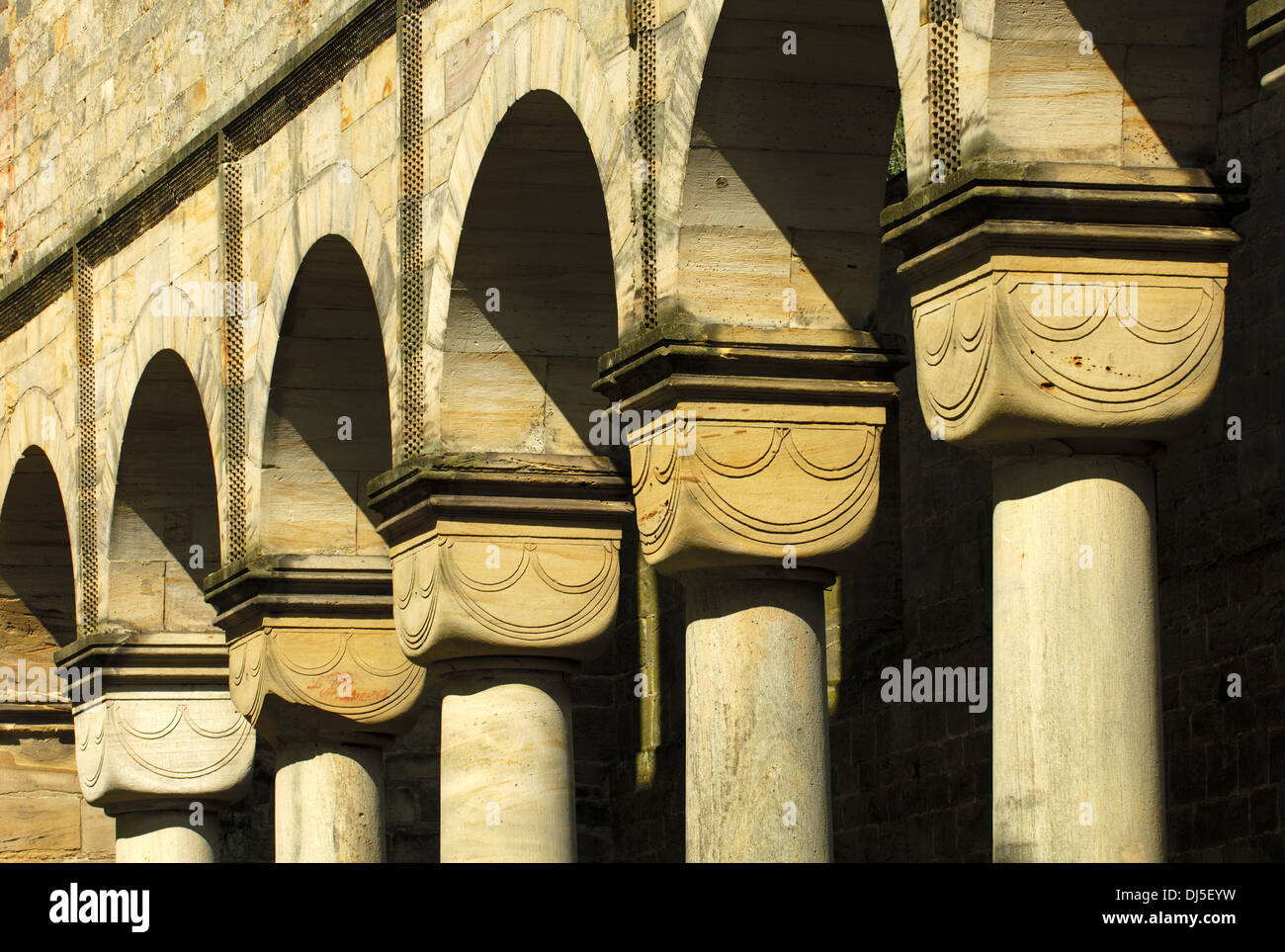 Romanesque capitals hi-res stock photography and images - Alamy