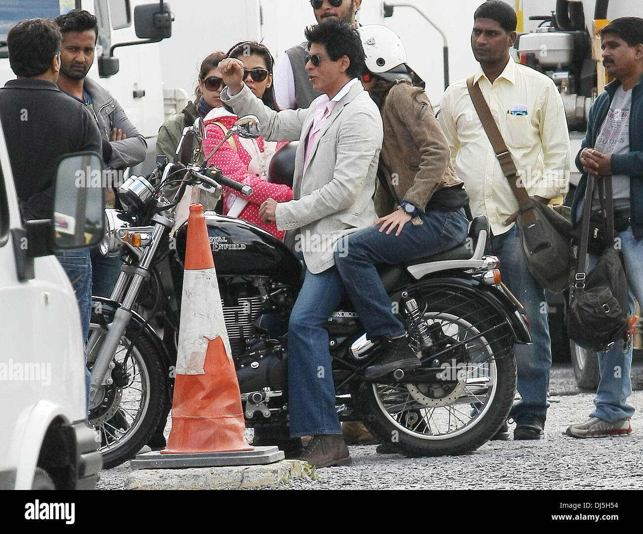 Shah Rukh Khan filming scenes from his latest movie on location in ...