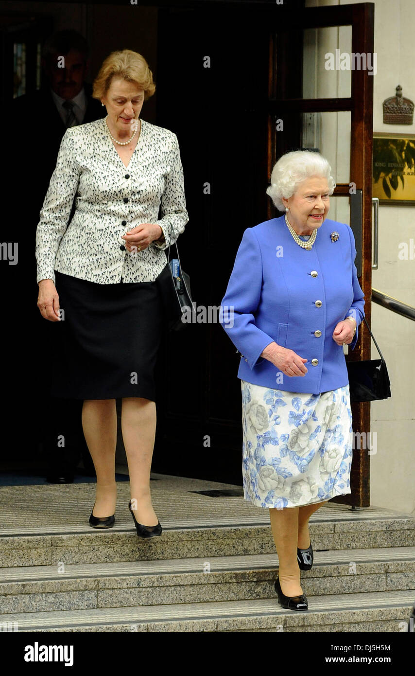 Queen Elizabeth II leaving King Edwards VII Hospital, where Prince ...