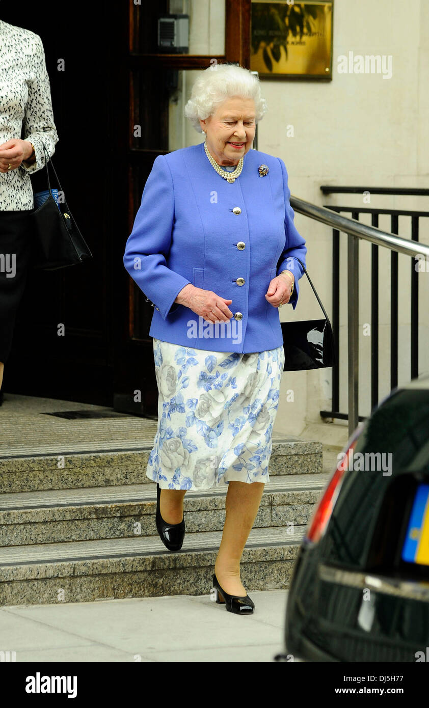 Queen Elizabeth II leaving King Edwards VII Hospital, where Prince ...