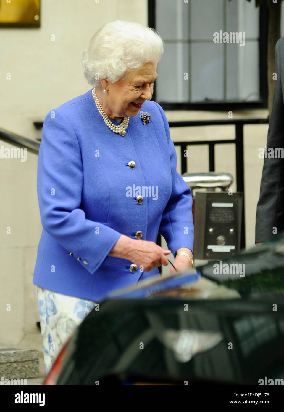 Queen Elizabeth II leaving King Edwards VII Hospital, where Prince ...
