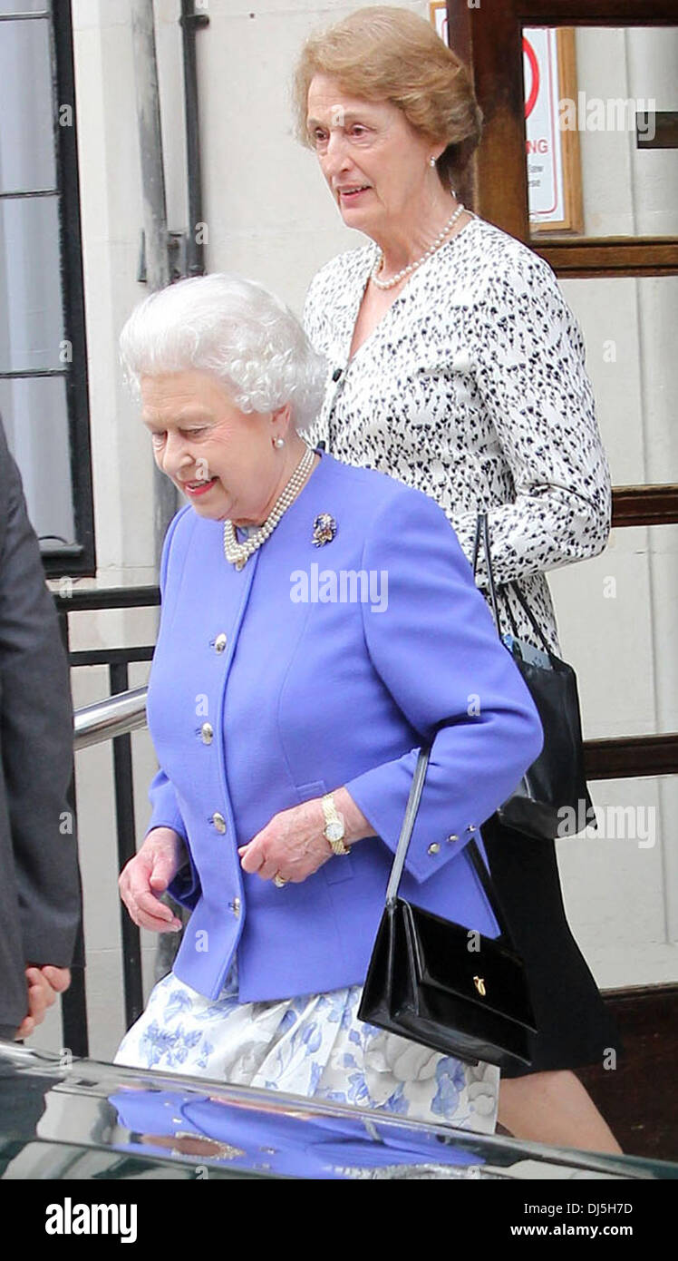 Queen Elizabeth II leaving King Edwards VII Hospital, where Prince ...
