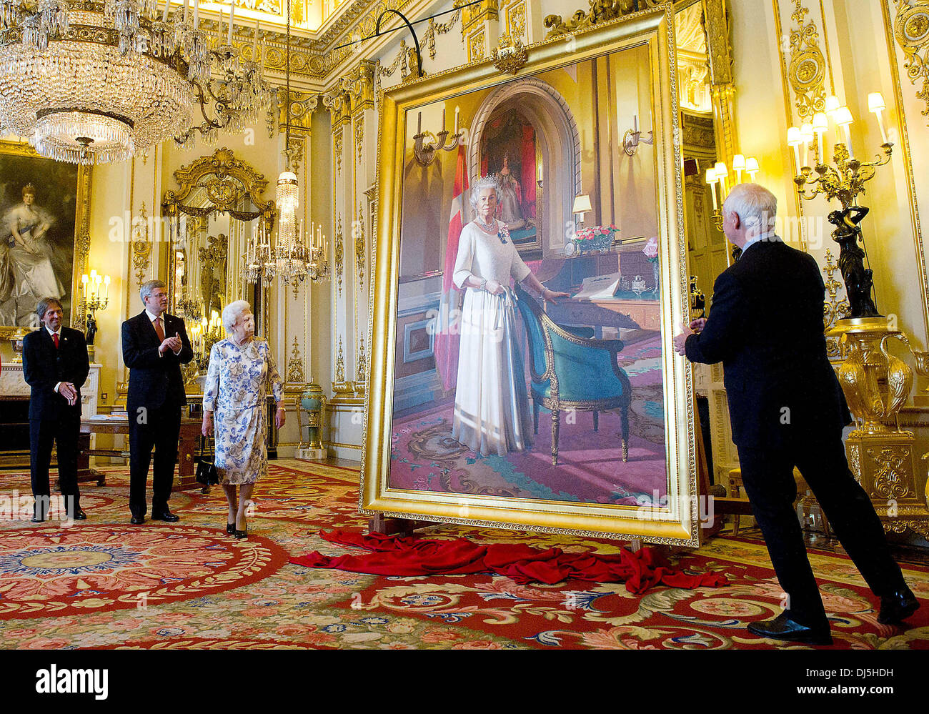Prime Minister Stephen Harper, second from left, stands with Queen ...