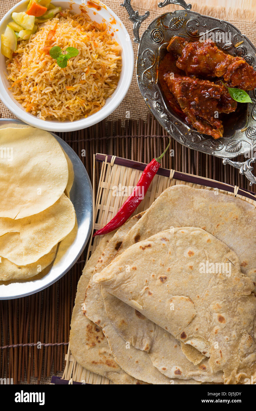 Chapati with curry hi-res stock photography and images - Alamy