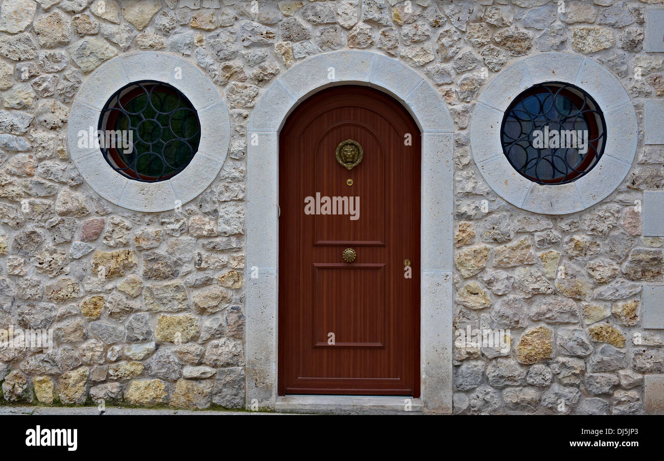 Round homes exterior hi-res stock photography and images - Alamy