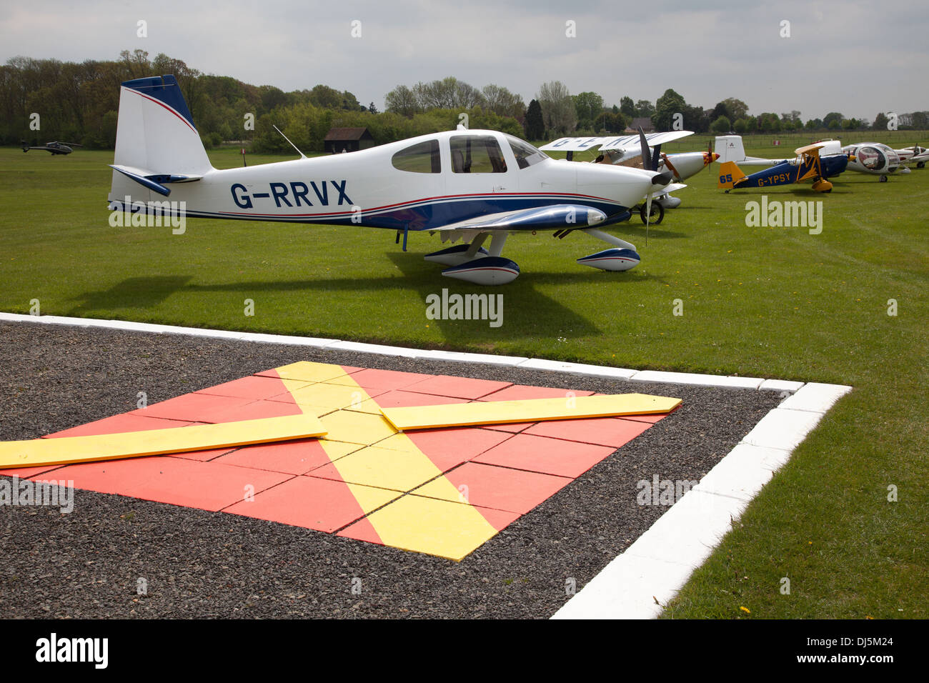 Aviation square hi-res stock photography and images - Alamy