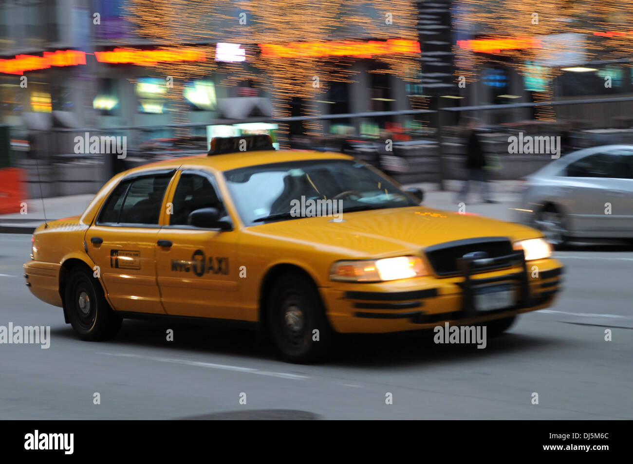 Yellow cab new york hi-res stock photography and images - Alamy