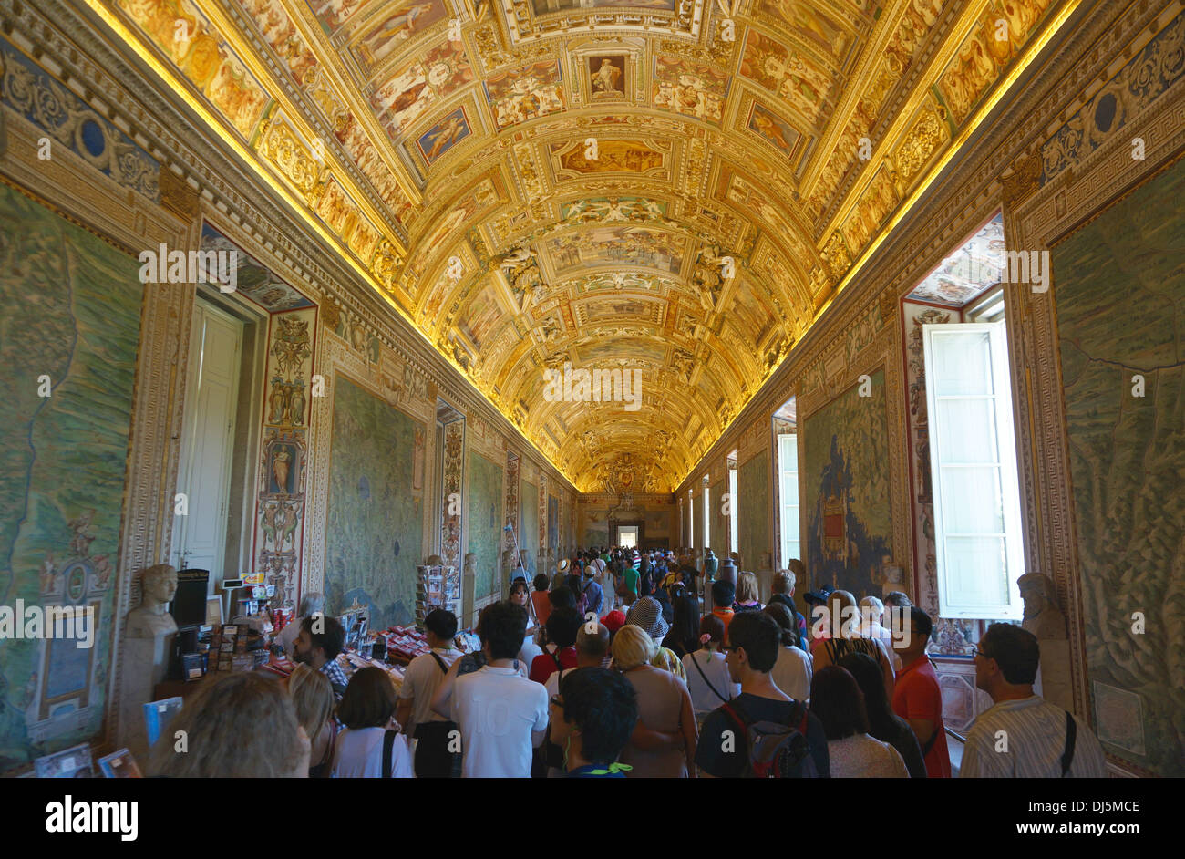 Rome italy vatican museum hallway hi-res stock photography and images ...