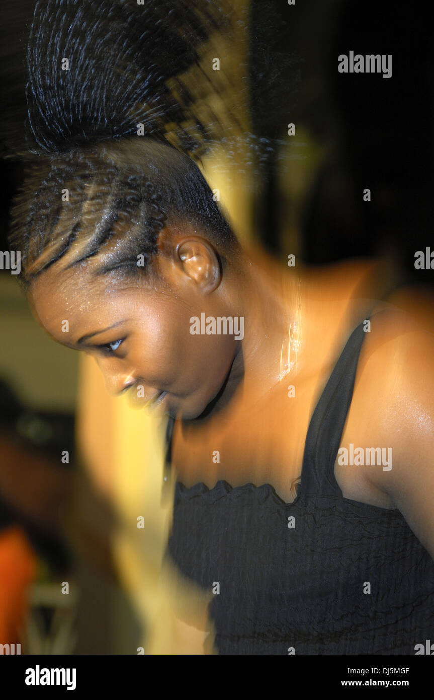 Black african girls traditional dance hi-res stock photography and ...