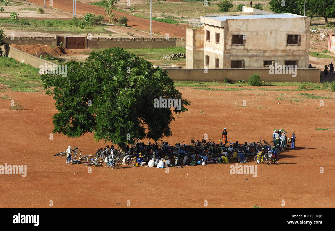 Village meeting hi-res stock photography and images - Alamy