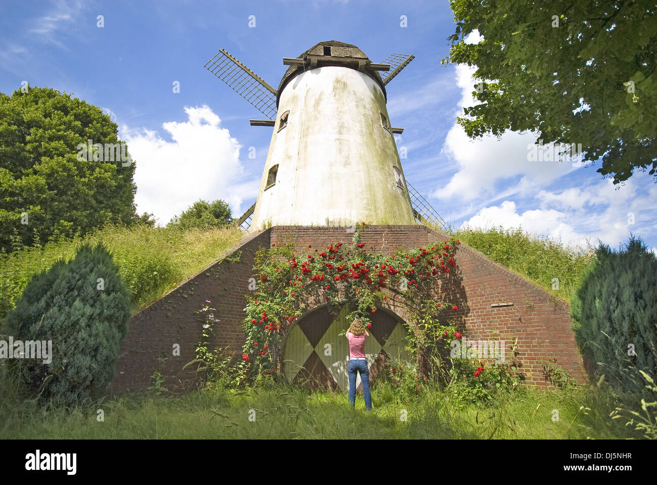 Mill girl hi-res stock photography and images - Alamy