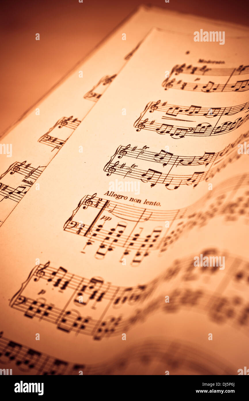 Music sheet notes hi-res stock photography and images - Alamy