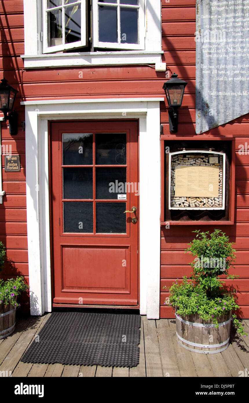 Red door restaurant hi-res stock photography and images - Alamy