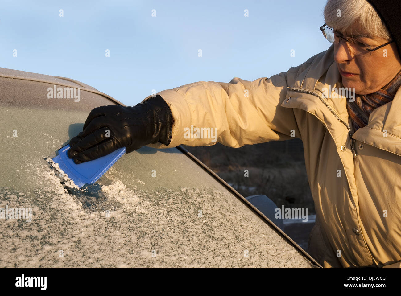 Car frozen windscreen hi-res stock photography and images - Alamy
