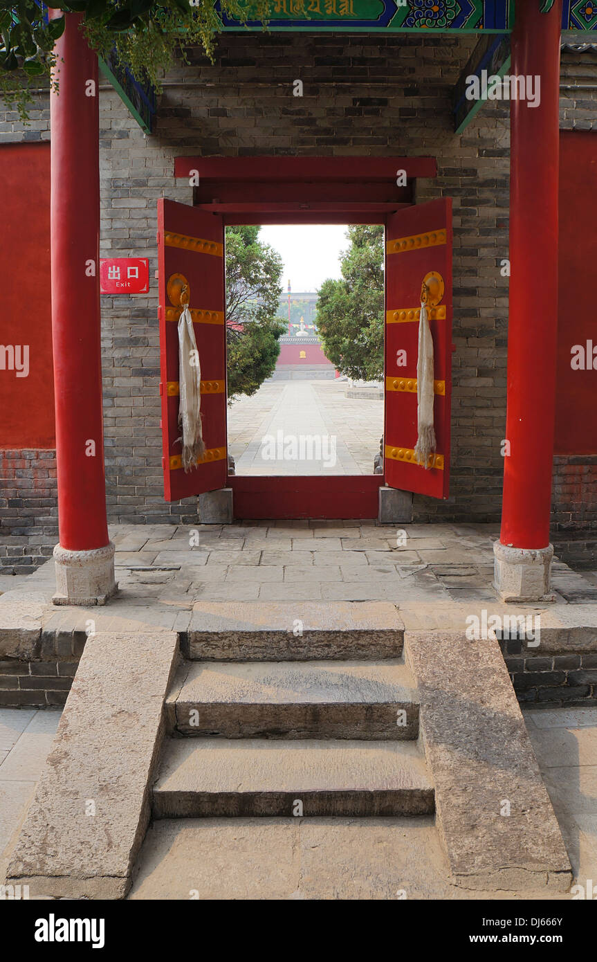 Door temple hi-res stock photography and images - Alamy