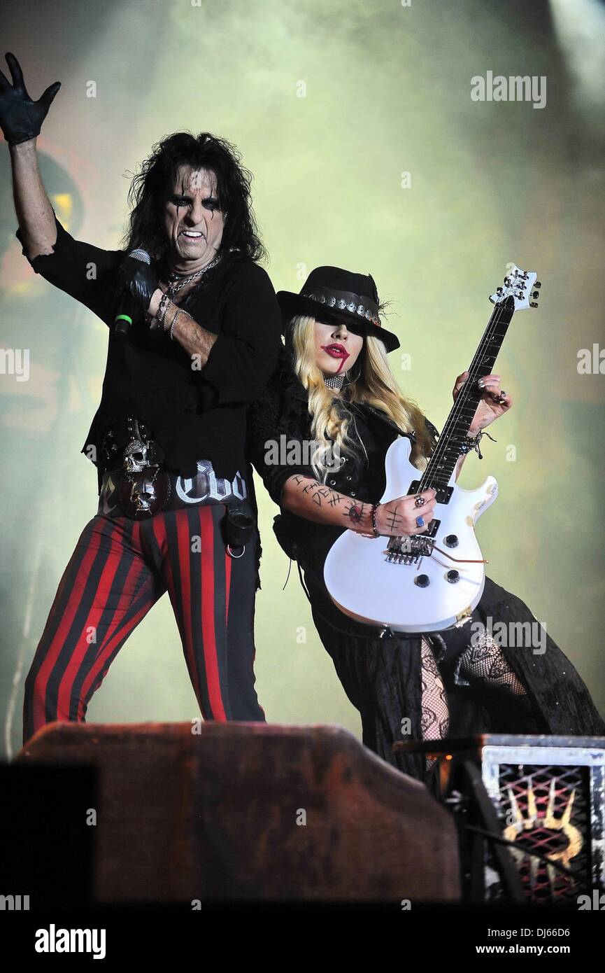 Alice Cooper And Orianthi High Resolution Stock Photography and Images ...