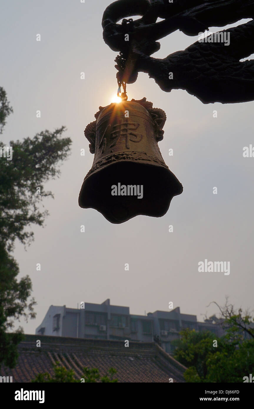 Chinese temple bell hi-res stock photography and images - Alamy