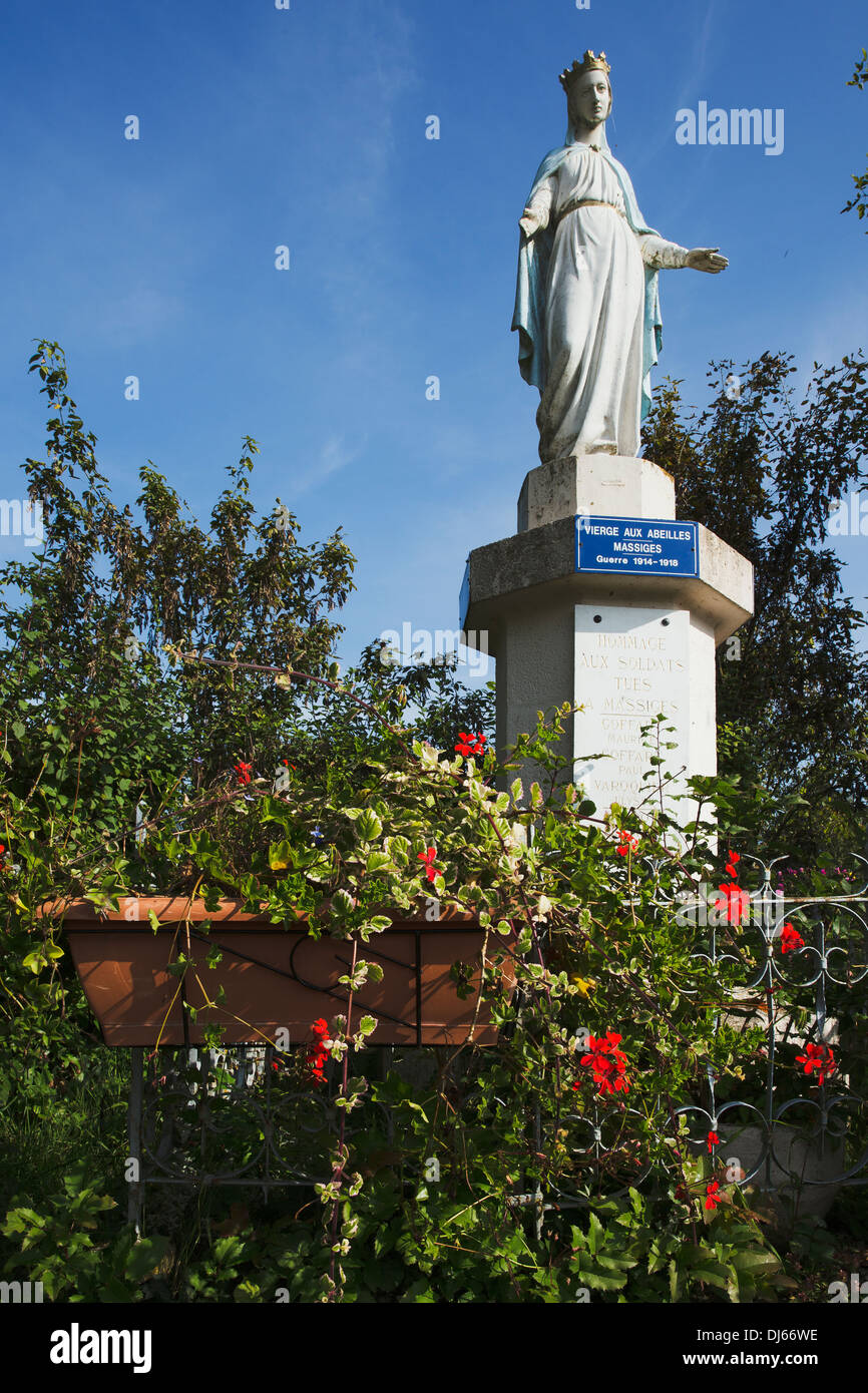Pedestal flowers hi-res stock photography and images - Alamy