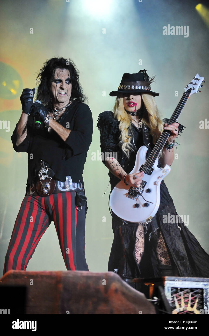Alice cooper and orianthi hi-res stock photography and images - Alamy