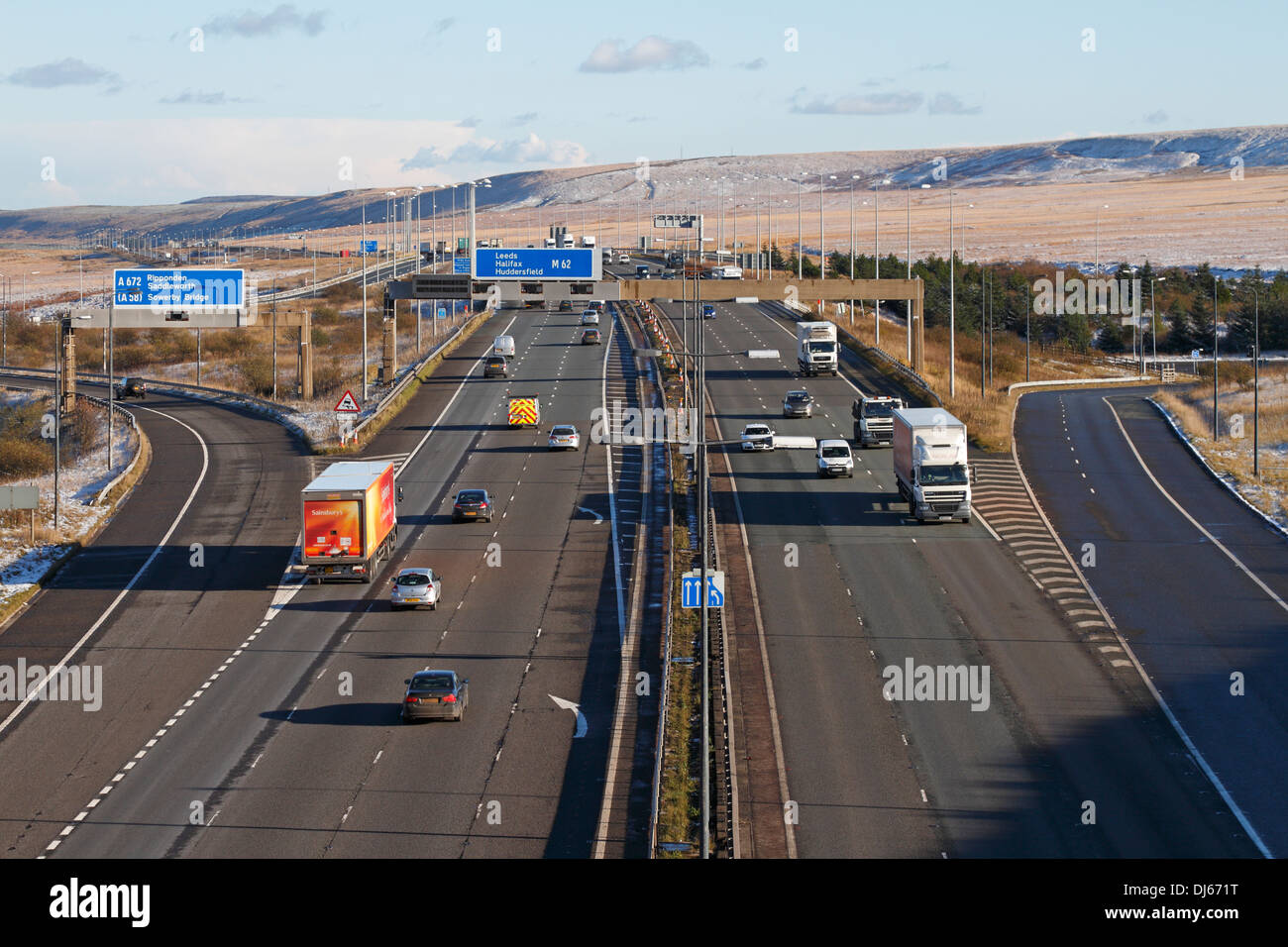 M62 Trans Pennine Motorway from the Pennine Way footbridge, Windy Hill ...