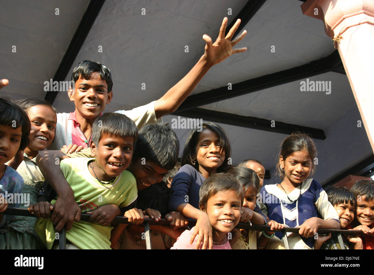 Smiling children in new delhi hi-res stock photography and images - Alamy